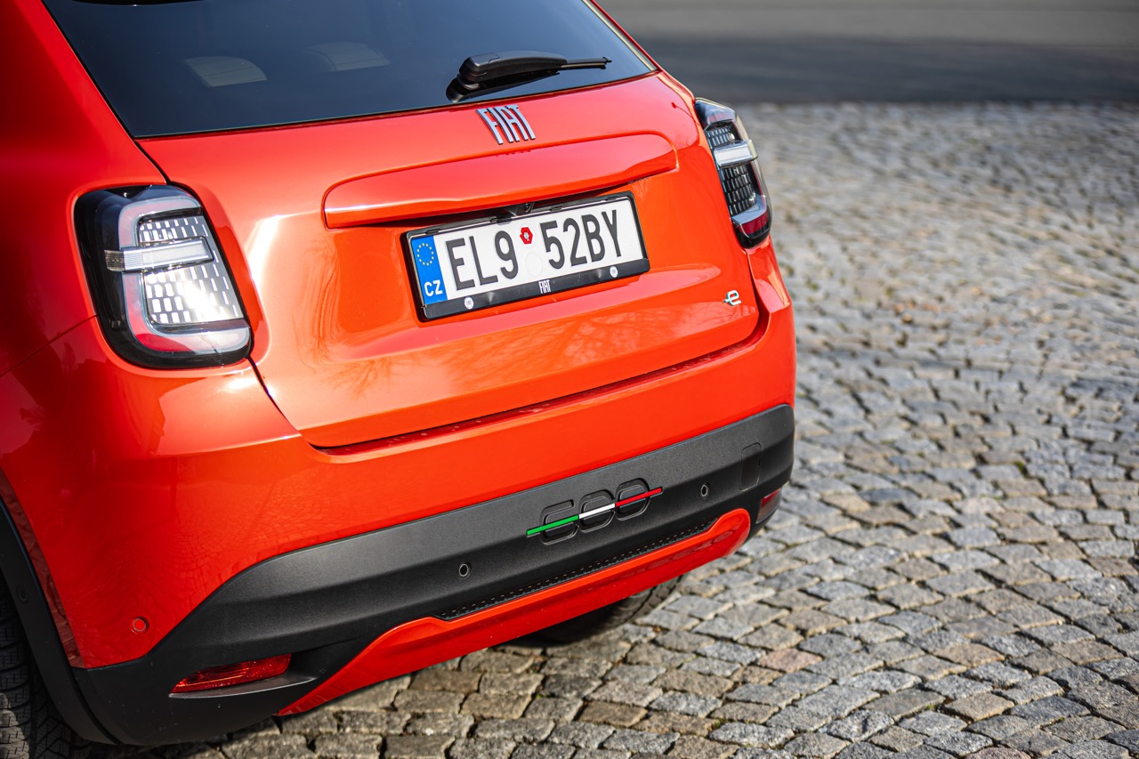 Fiat-600e_138-ve-velke-velikosti - Zenavaute